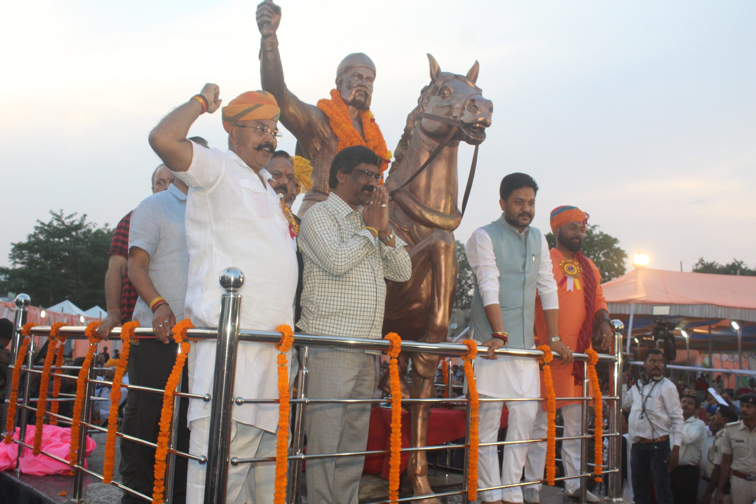 मुख्यमंत्री ने हरमू में किया बाबू वीर कुंवर सिंह की प्रतिमा और पार्क का अनावरण - GANDIV LIVE
