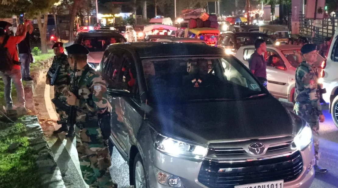 जाम में फँसे CM Hemant देखें तस्वीरें… » Gandiv Live